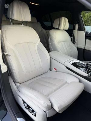 Black BMW 740 2016 in Vilnius, with an engine capacity of 2.99 L and mileage of 176 thousand km for 34000 €, photo 20 on AUTOMOTO.COM.LV