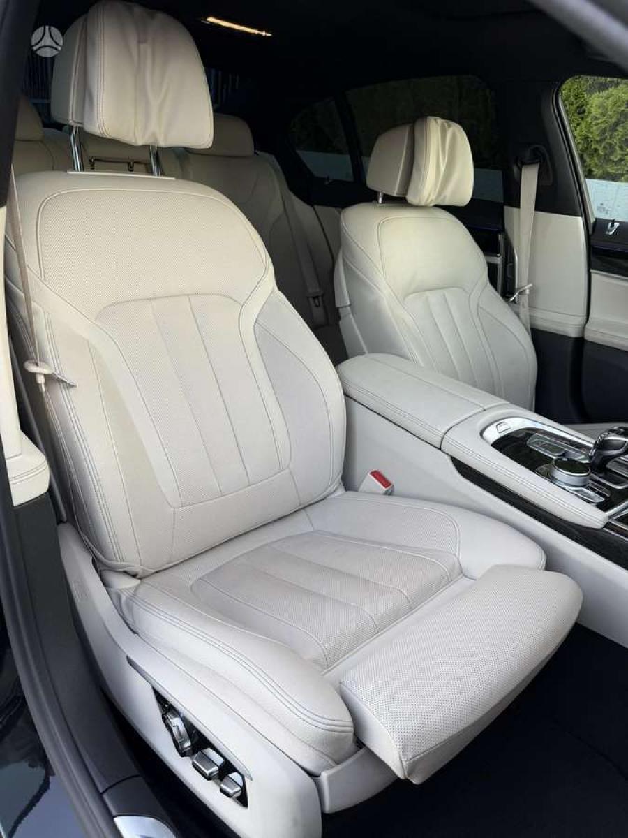 Black BMW 740 2016 in Vilnius, with an engine capacity of 2.99 L and mileage of 176 thousand km for 34000 €, photo 20 on AUTOMOTO.COM.LV