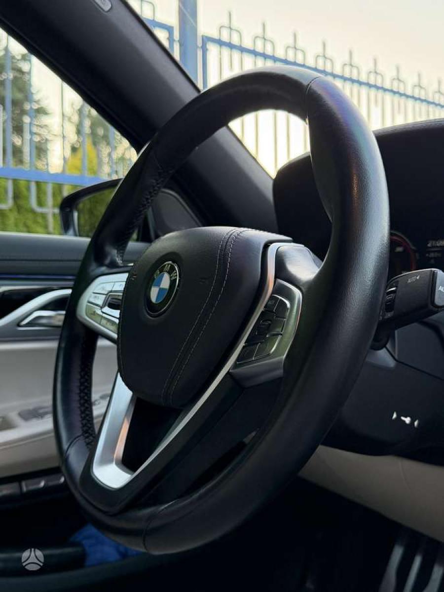 Black BMW 740 2016 in Vilnius, with an engine capacity of 2.99 L and mileage of 176 thousand km for 34000 €, photo 26 on AUTOMOTO.COM.LV
