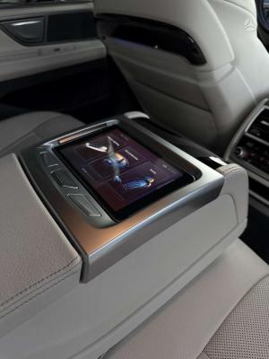 Black BMW 740 2016 in Vilnius, with an engine capacity of 2.99 L and mileage of 176 thousand km for 34000 €, photo 27 on AUTOMOTO.COM.LV