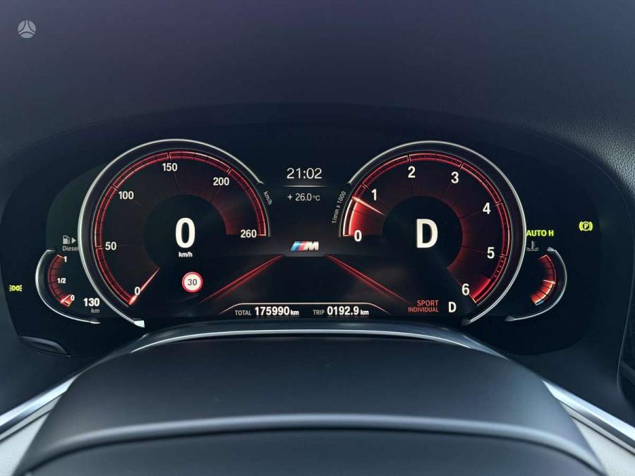 Black BMW 740 2016 in Vilnius, with an engine capacity of 2.99 L and mileage of 176 thousand km for 34000 €, photo 35 on AUTOMOTO.COM.LV