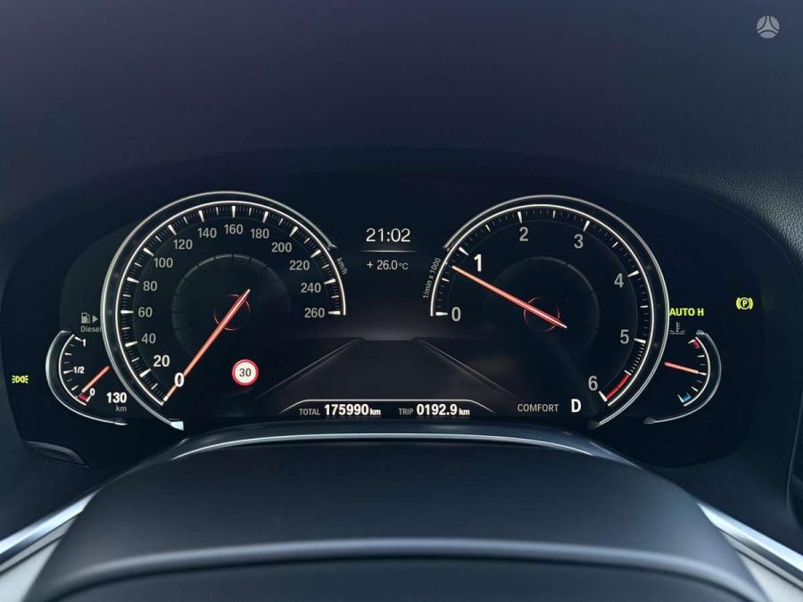 Black BMW 740 2016 in Vilnius, with an engine capacity of 2.99 L and mileage of 176 thousand km for 34000 €, photo 36 on AUTOMOTO.COM.LV
