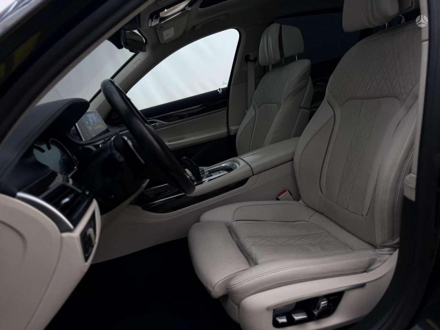 Black BMW 740 2016 in Vilnius, with an engine capacity of 3.00 L and mileage of 80 thousand km for 23400 €, photo 11 on AUTOMOTO.COM.LV