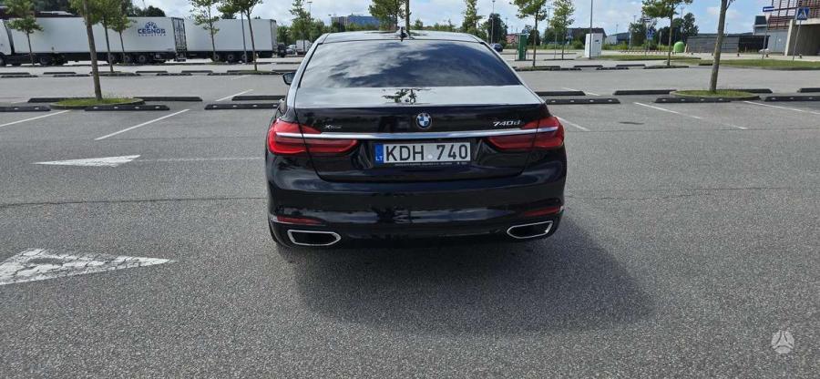 Black BMW 740 2016 in Klaipeda, with an engine capacity of 2.99 L and mileage of 218 thousand km for 25500 €, photo 7 on AUTOMOTO.COM.LV