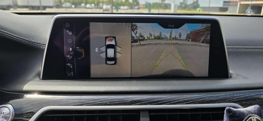 Black BMW 740 2016 in Klaipeda, with an engine capacity of 2.99 L and mileage of 218 thousand km for 25500 €, photo 13 on AUTOMOTO.COM.LV