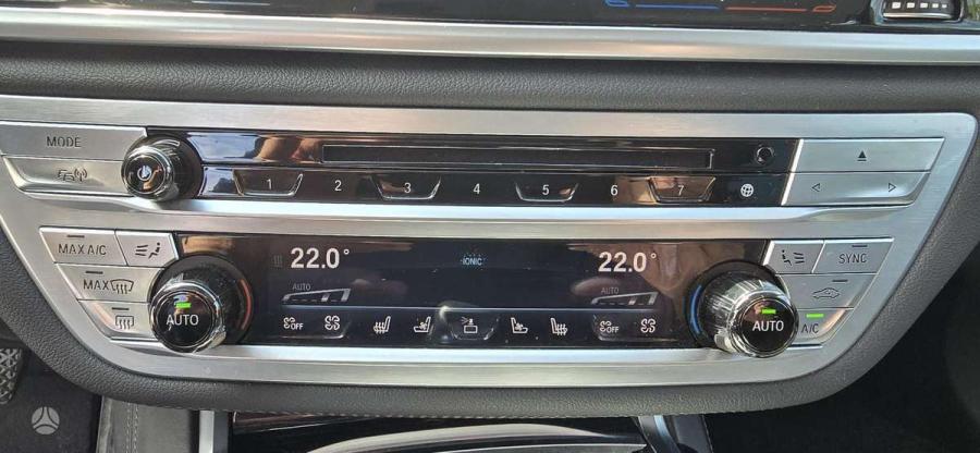 Black BMW 740 2016 in Klaipeda, with an engine capacity of 2.99 L and mileage of 218 thousand km for 25500 €, photo 15 on AUTOMOTO.COM.LV