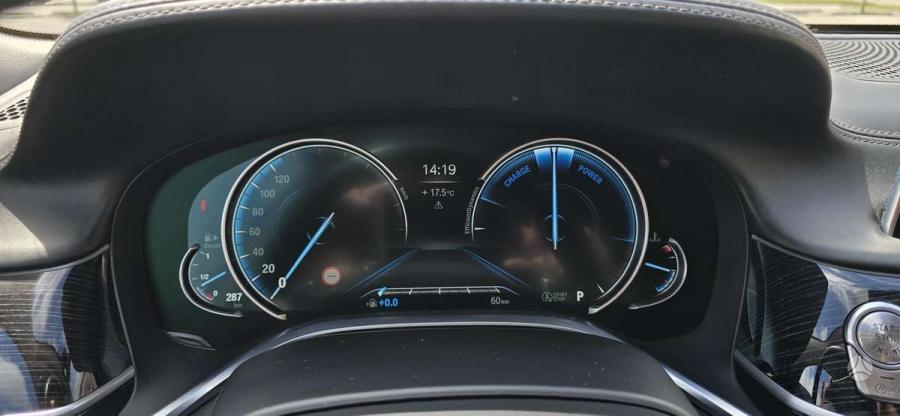 Black BMW 740 2016 in Klaipeda, with an engine capacity of 2.99 L and mileage of 218 thousand km for 25500 €, photo 19 on AUTOMOTO.COM.LV