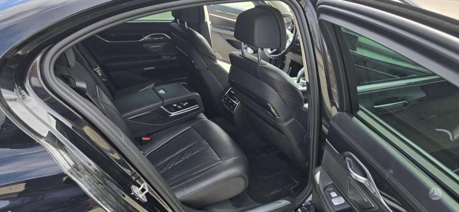 Black BMW 740 2016 in Klaipeda, with an engine capacity of 2.99 L and mileage of 218 thousand km for 25500 €, photo 24 on AUTOMOTO.COM.LV