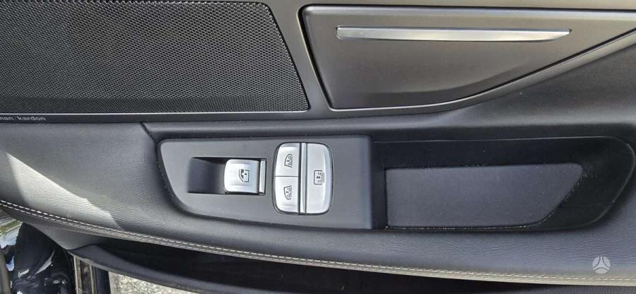 Black BMW 740 2016 in Klaipeda, with an engine capacity of 2.99 L and mileage of 218 thousand km for 25500 €, photo 25 on AUTOMOTO.COM.LV