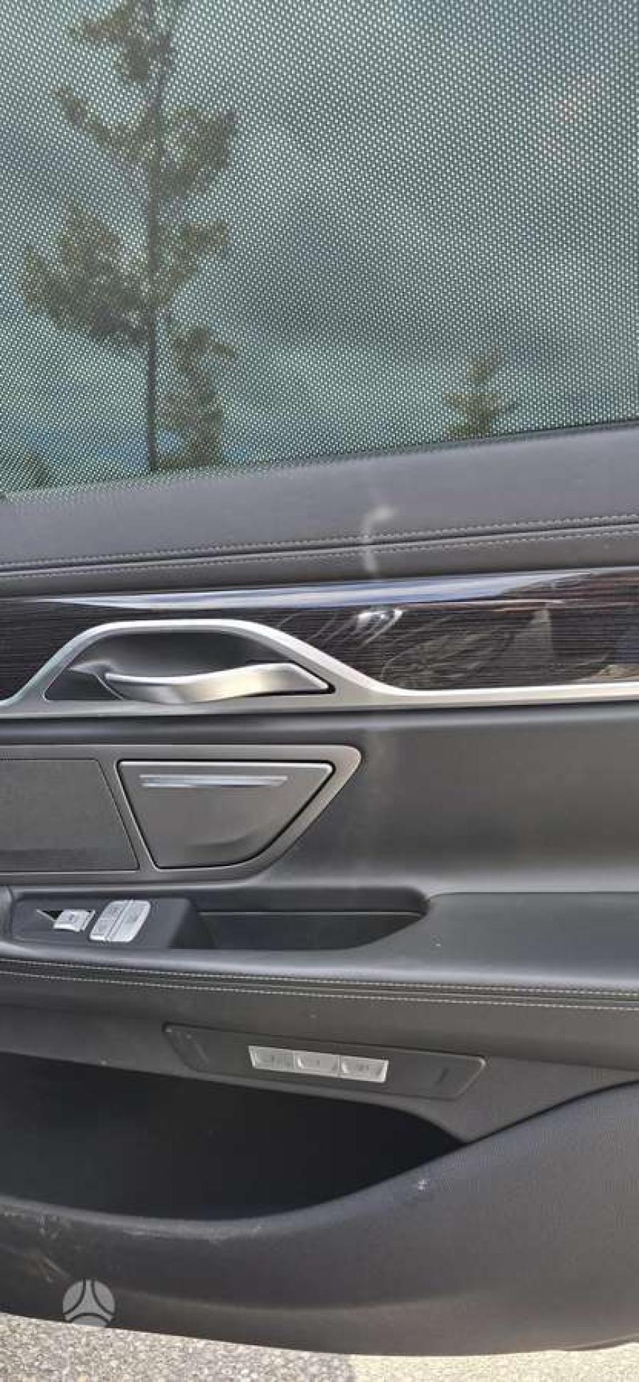Black BMW 740 2016 in Klaipeda, with an engine capacity of 2.99 L and mileage of 218 thousand km for 25500 €, photo 27 on AUTOMOTO.COM.LV