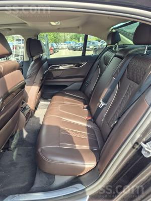 Black BMW 740 2016 in Riga, with an engine capacity of 3.00 L and mileage of 315 thousand km for 20490 €, photo 10 on AUTOMOTO.COM.LV