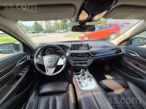 Black BMW 740 2016 in Riga, with an engine capacity of 3.00 L and mileage of 315 thousand km for 20490 €, photo 11 on AUTOMOTO.COM.LV