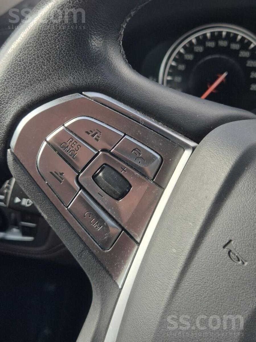 Black BMW 740 2016 in Riga, with an engine capacity of 3.00 L and mileage of 315 thousand km for 20490 €, photo 15 on AUTOMOTO.COM.LV