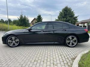 Black BMW 740 2016 in Klaipeda, with an engine capacity of 3.00 L and mileage of 148 thousand km for 20750 €, photo 5 on AUTOMOTO.COM.LV