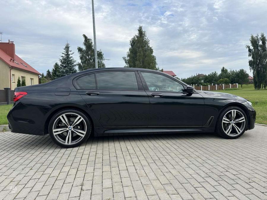 Black BMW 740 2016 in Klaipeda, with an engine capacity of 3.00 L and mileage of 148 thousand km for 20750 €, photo 9 on AUTOMOTO.COM.LV
