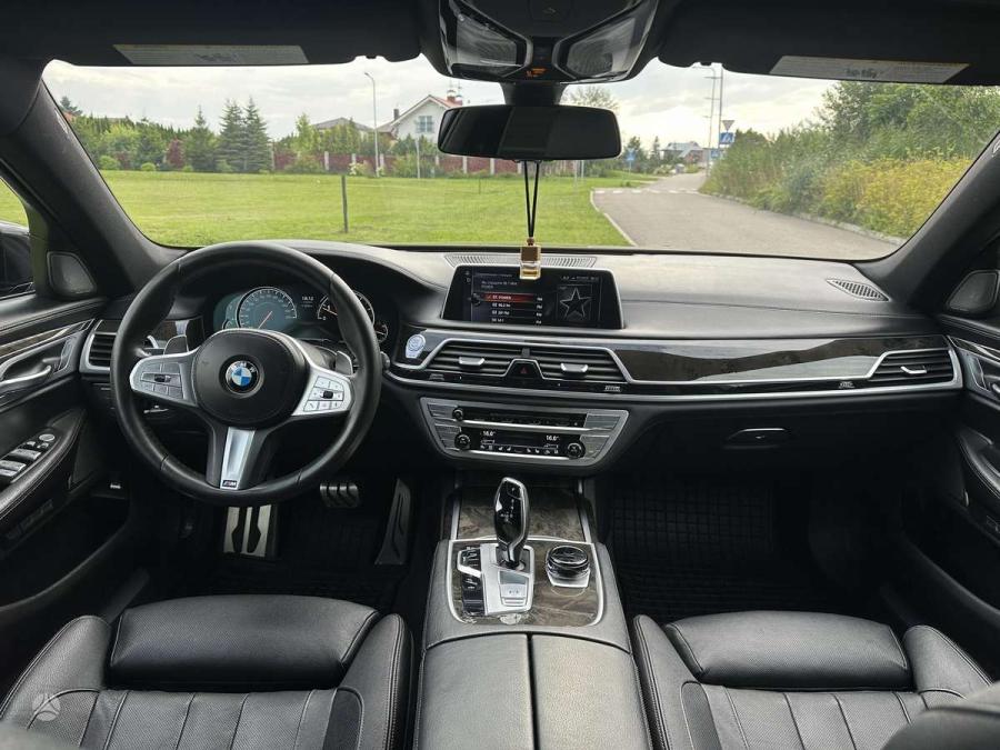 Black BMW 740 2016 in Klaipeda, with an engine capacity of 3.00 L and mileage of 148 thousand km for 20750 €, photo 11 on AUTOMOTO.COM.LV