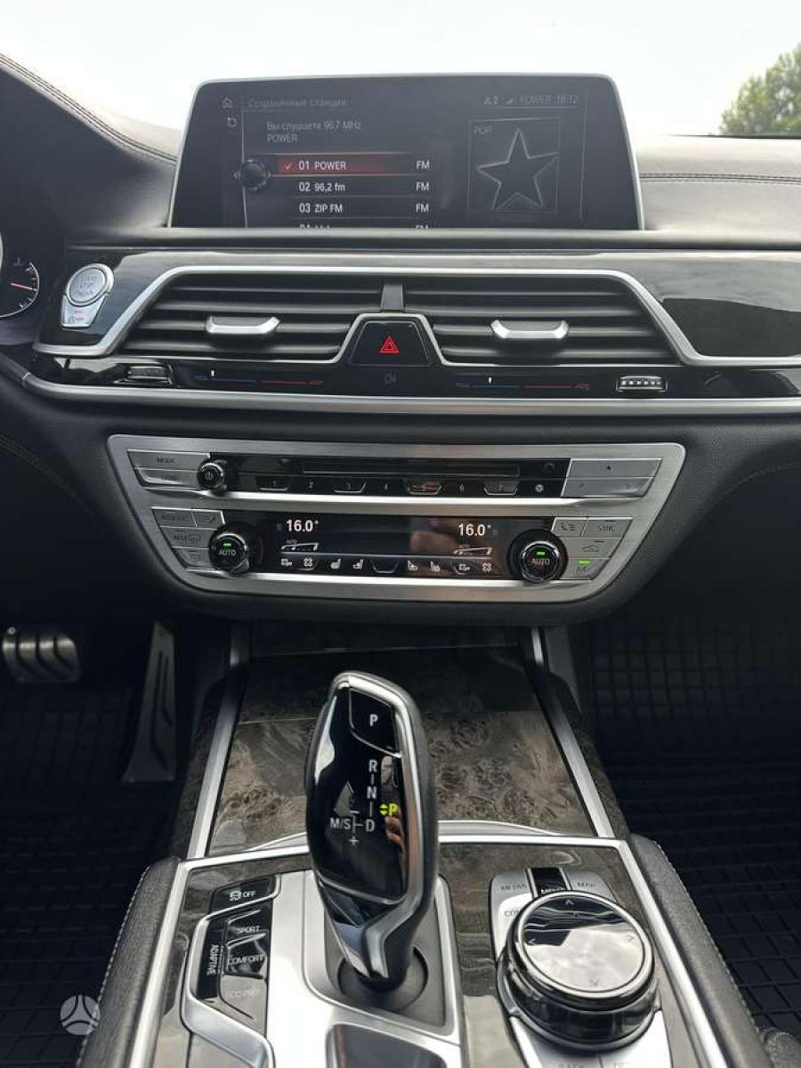 Black BMW 740 2016 in Klaipeda, with an engine capacity of 3.00 L and mileage of 148 thousand km for 20750 €, photo 13 on AUTOMOTO.COM.LV