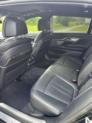 Black BMW 740 2016 in Klaipeda, with an engine capacity of 3.00 L and mileage of 148 thousand km for 20750 €, photo 15 on AUTOMOTO.COM.LV
