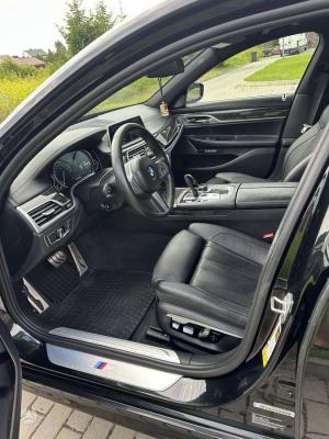 Black BMW 740 2016 in Klaipeda, with an engine capacity of 3.00 L and mileage of 148 thousand km for 20750 €, photo 16 on AUTOMOTO.COM.LV