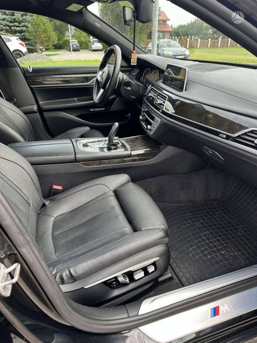 Black BMW 740 2016 in Klaipeda, with an engine capacity of 3.00 L and mileage of 148 thousand km for 20750 €, photo 17 on AUTOMOTO.COM.LV