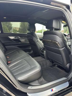 Black BMW 740 2016 in Klaipeda, with an engine capacity of 3.00 L and mileage of 148 thousand km for 20750 €, photo 18 on AUTOMOTO.COM.LV