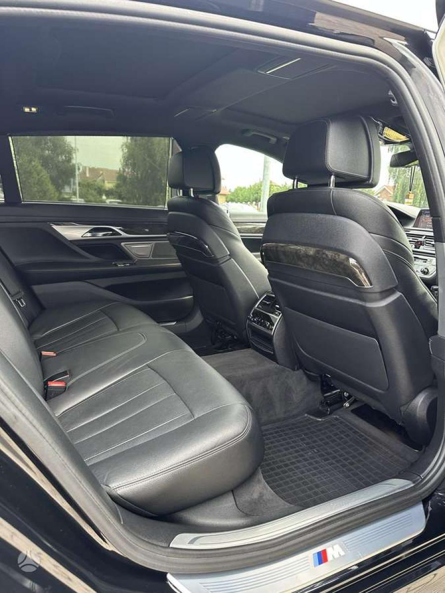 Black BMW 740 2016 in Klaipeda, with an engine capacity of 3.00 L and mileage of 148 thousand km for 20750 €, photo 18 on AUTOMOTO.COM.LV