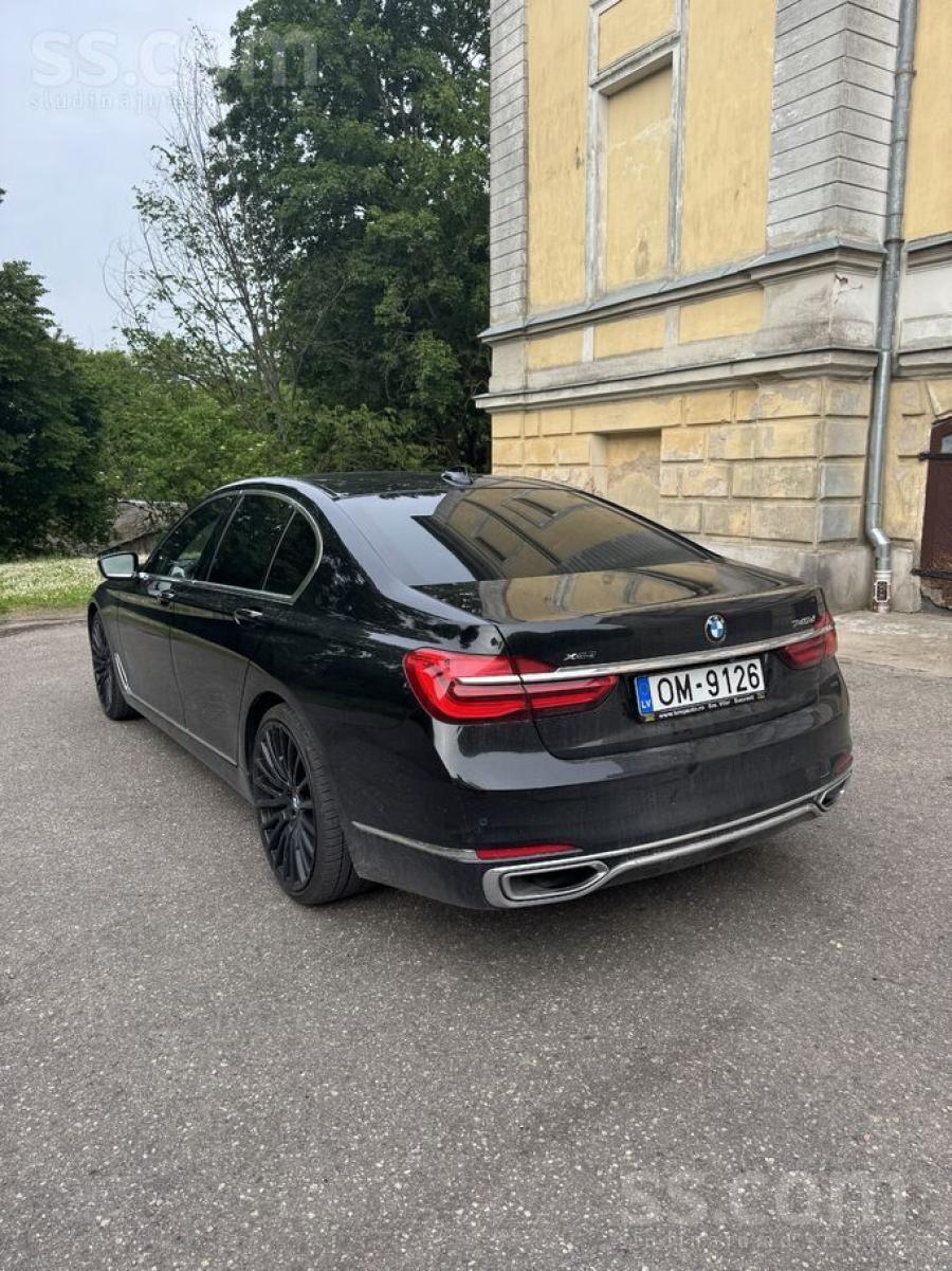 Melns BMW 740 2016 Kuldīga, ar dzinēja tilpumu 3.00 L un nobraukumu 240 tūkst. km par 22900 €, foto 5 vietnē AUTOMOTO.COM.LV