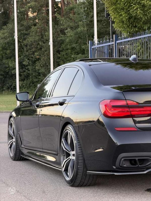 Black BMW 740 2016 in Vilnius, with an engine capacity of 2.99 L and mileage of 179 thousand km for 31000 €, photo 5 on AUTOMOTO.COM.LV