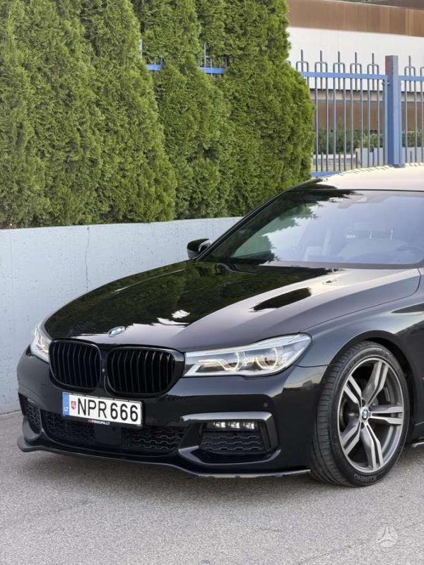 Black BMW 740 2016 in Vilnius, with an engine capacity of 2.99 L and mileage of 179 thousand km for 31000 €, photo 7 on AUTOMOTO.COM.LV