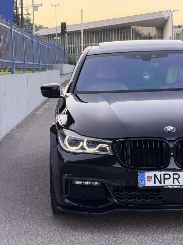 Black BMW 740 2016 in Vilnius, with an engine capacity of 2.99 L and mileage of 179 thousand km for 31000 €, photo 8 on AUTOMOTO.COM.LV
