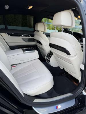 Melns BMW 740 2016 Viļņa, ar dzinēja tilpumu 2.99 L un nobraukumu 179 tūkst. km par 31000 €, foto 24 vietnē AUTOMOTO.COM.LV