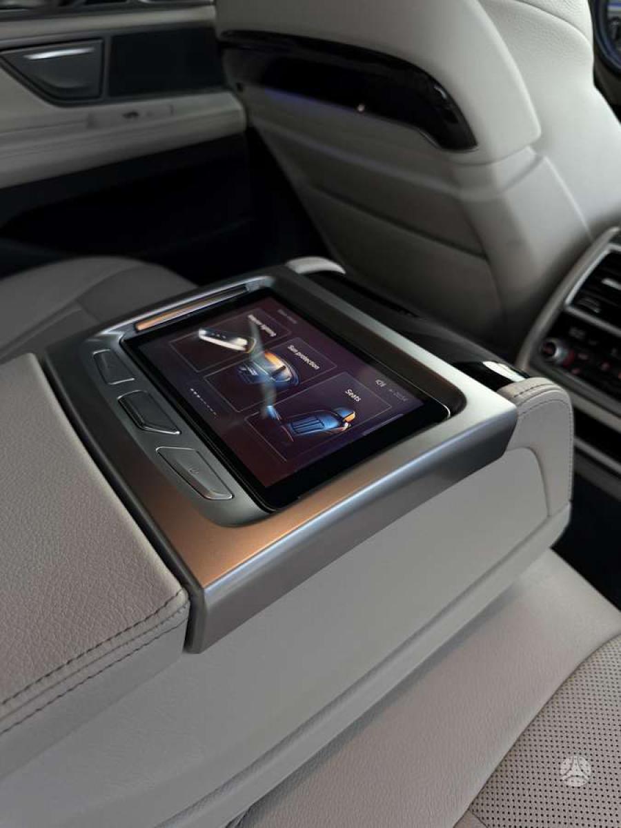 Melns BMW 740 2016 Viļņa, ar dzinēja tilpumu 2.99 L un nobraukumu 179 tūkst. km par 31000 €, foto 28 vietnē AUTOMOTO.COM.LV