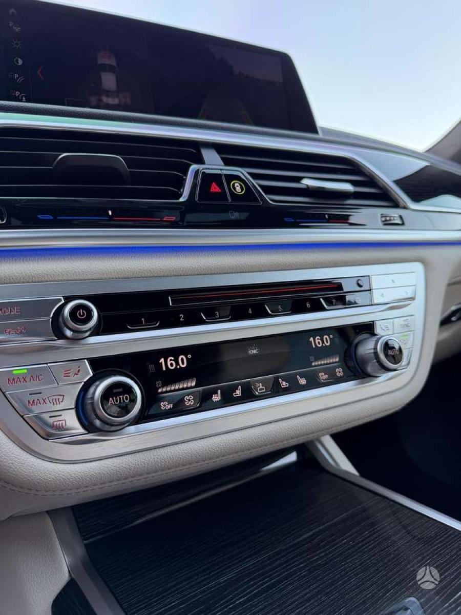 Melns BMW 740 2016 Viļņa, ar dzinēja tilpumu 2.99 L un nobraukumu 179 tūkst. km par 31000 €, foto 38 vietnē AUTOMOTO.COM.LV