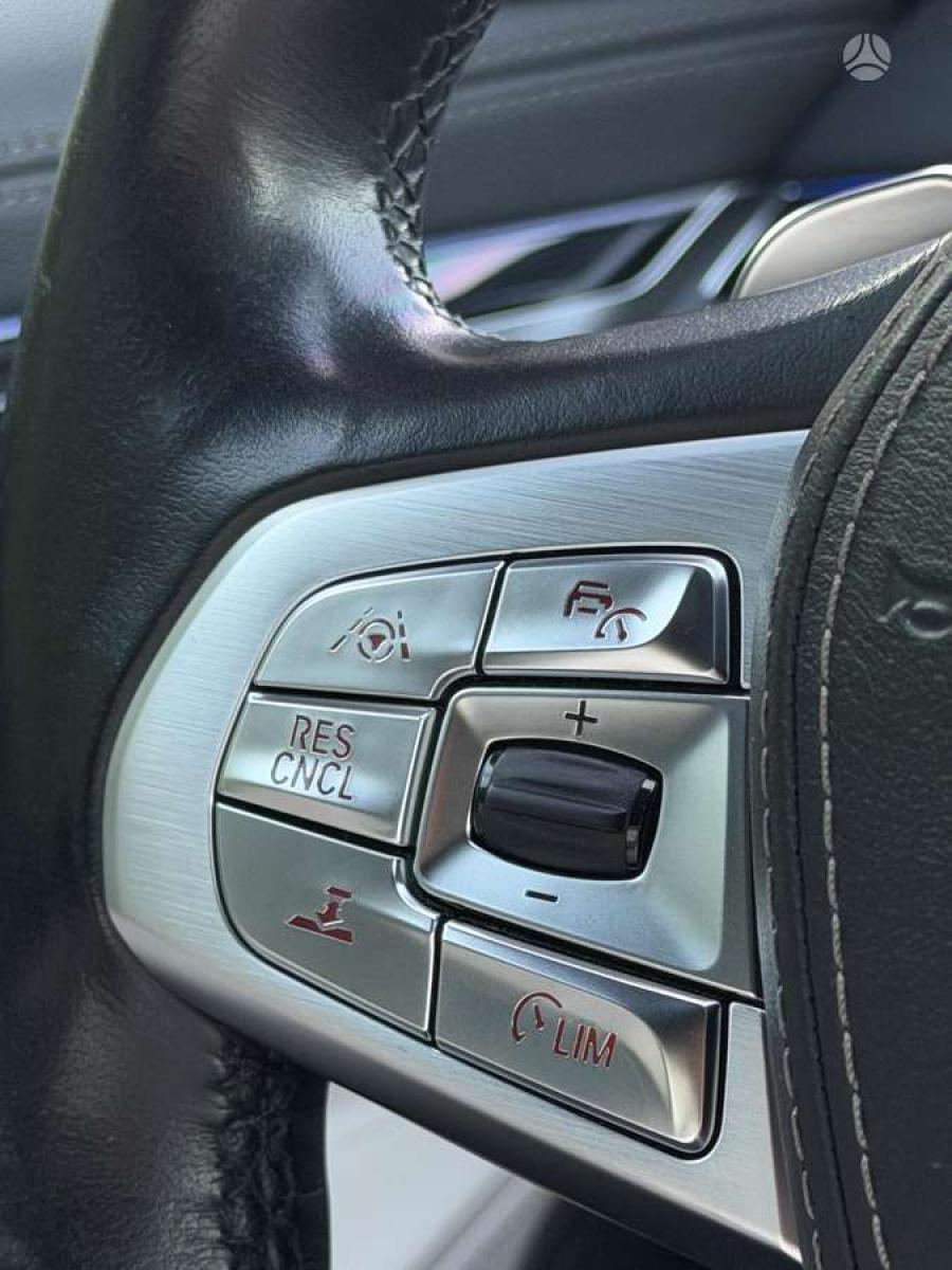 Melns BMW 740 2016 Viļņa, ar dzinēja tilpumu 2.99 L un nobraukumu 179 tūkst. km par 31000 €, foto 42 vietnē AUTOMOTO.COM.LV