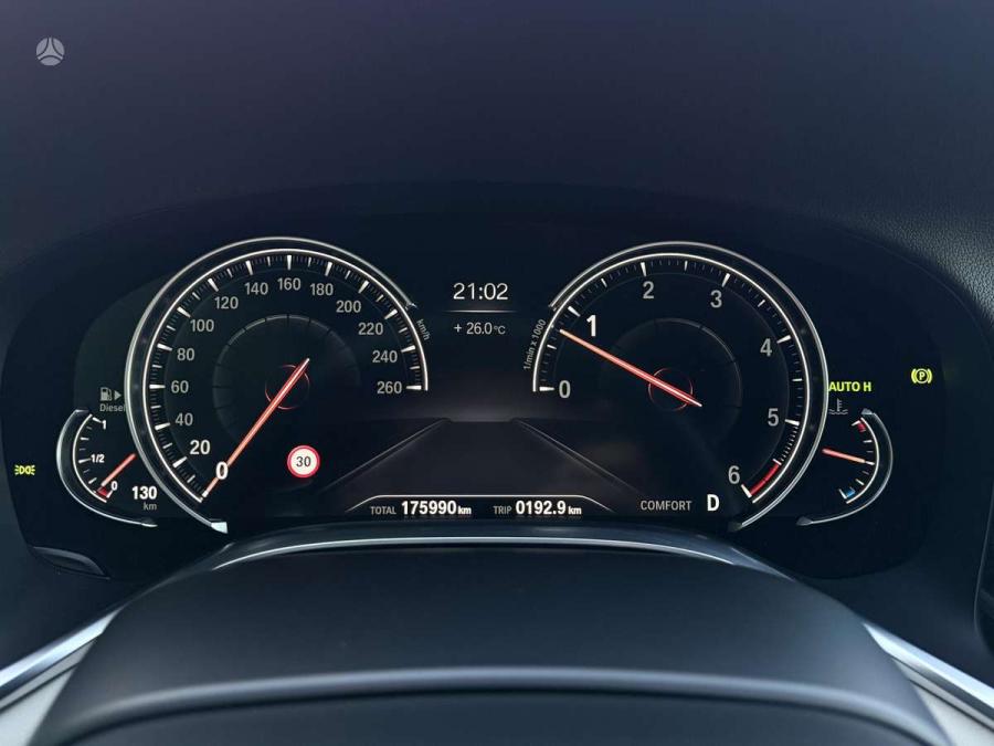 Melns BMW 740 2016 Viļņa, ar dzinēja tilpumu 2.99 L un nobraukumu 179 tūkst. km par 31000 €, foto 44 vietnē AUTOMOTO.COM.LV