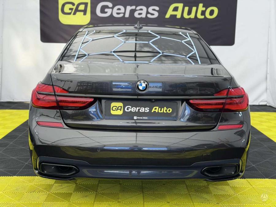 Black BMW 740 2016 in Vilnius, with an engine capacity of 3.00 L and mileage of 80 thousand km for 23300 €, photo 6 on AUTOMOTO.COM.LV