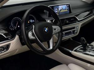 Black BMW 740 2016 in Vilnius, with an engine capacity of 3.00 L and mileage of 80 thousand km for 23300 €, photo 10 on AUTOMOTO.COM.LV