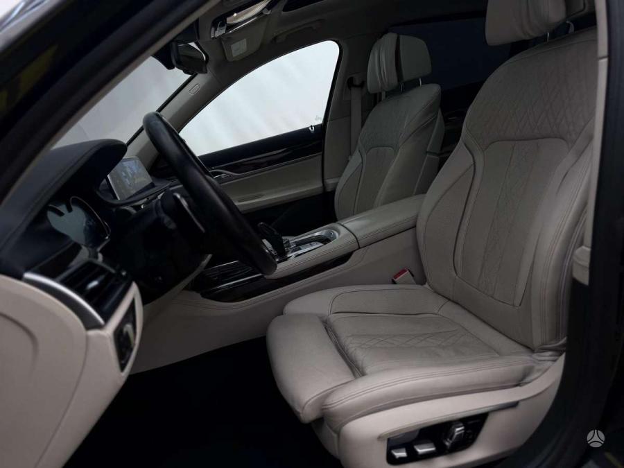 Black BMW 740 2016 in Vilnius, with an engine capacity of 3.00 L and mileage of 80 thousand km for 23300 €, photo 11 on AUTOMOTO.COM.LV