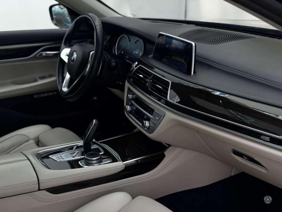 Black BMW 740 2016 in Vilnius, with an engine capacity of 3.00 L and mileage of 80 thousand km for 23300 €, photo 17 on AUTOMOTO.COM.LV