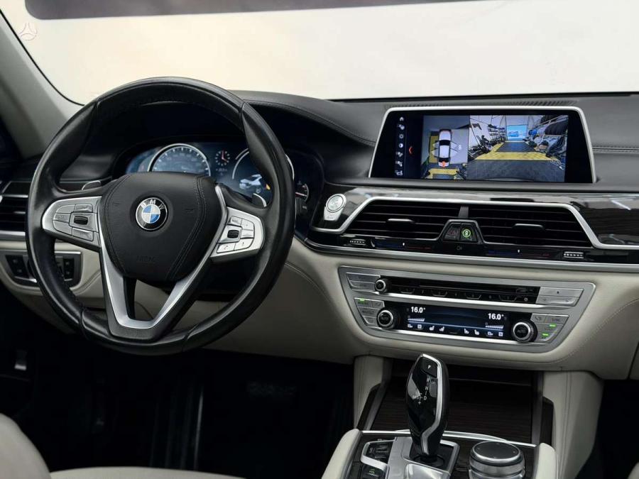 Black BMW 740 2016 in Vilnius, with an engine capacity of 3.00 L and mileage of 80 thousand km for 23300 €, photo 19 on AUTOMOTO.COM.LV