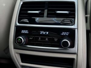 Black BMW 740 2016 in Vilnius, with an engine capacity of 3.00 L and mileage of 80 thousand km for 23300 €, photo 21 on AUTOMOTO.COM.LV