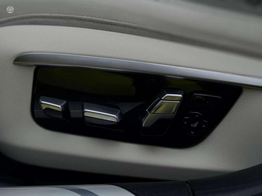 Black BMW 740 2016 in Vilnius, with an engine capacity of 3.00 L and mileage of 80 thousand km for 23300 €, photo 26 on AUTOMOTO.COM.LV
