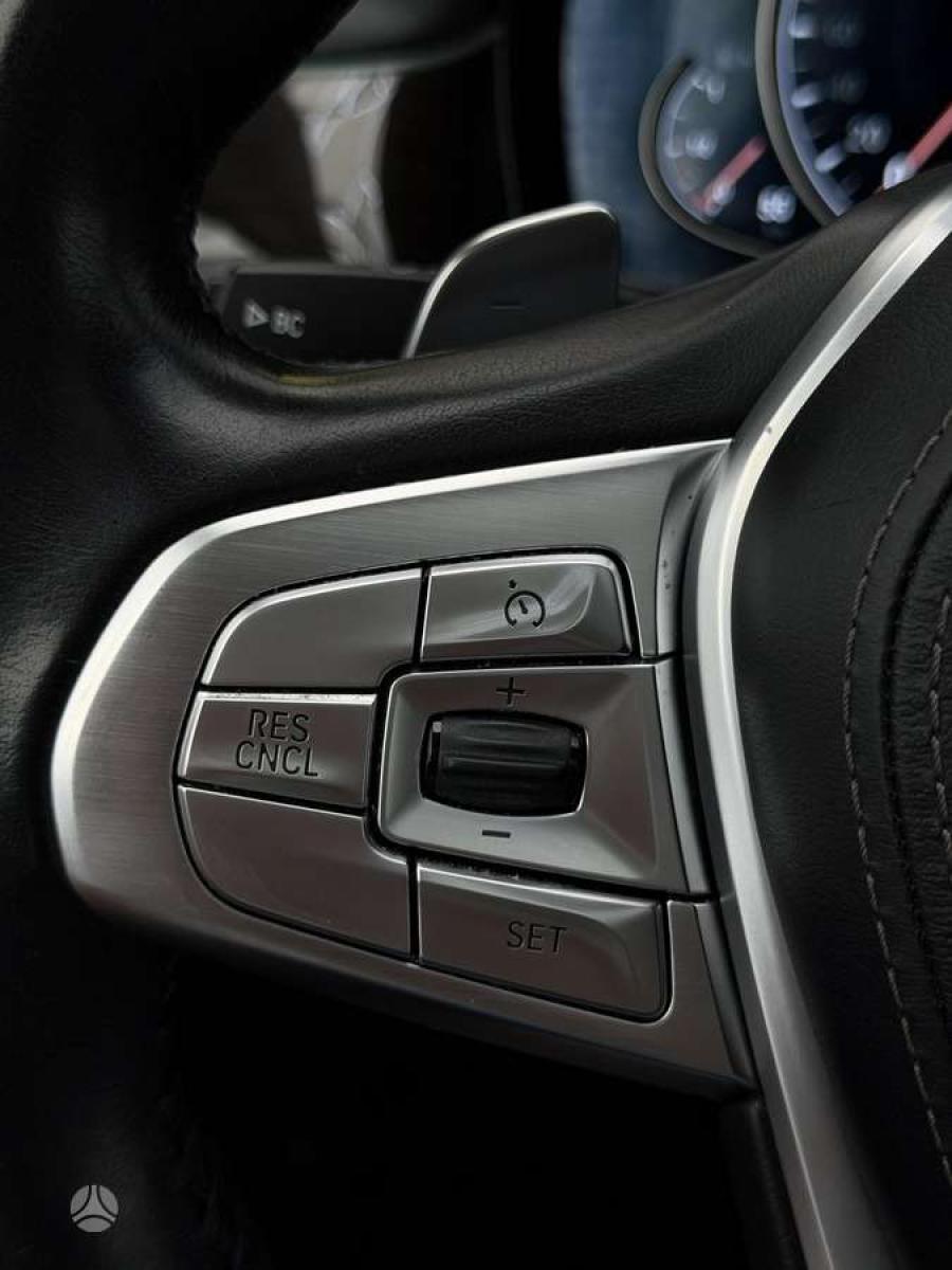 Black BMW 740 2016 in Vilnius, with an engine capacity of 3.00 L and mileage of 80 thousand km for 23300 €, photo 34 on AUTOMOTO.COM.LV