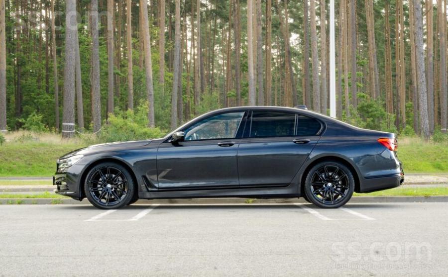 Black BMW 740 2016 in Riga, with an engine capacity of 3.00 L and mileage of 315 thousand km for 20490 €, photo 6 on AUTOMOTO.COM.LV