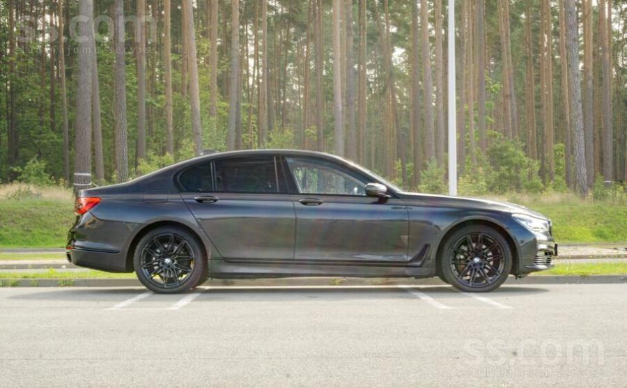 Black BMW 740 2016 in Riga, with an engine capacity of 3.00 L and mileage of 315 thousand km for 20490 €, photo 10 on AUTOMOTO.COM.LV