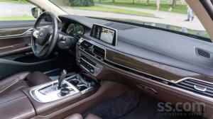 Black BMW 740 2016 in Riga, with an engine capacity of 3.00 L and mileage of 315 thousand km for 20490 €, photo 12 on AUTOMOTO.COM.LV