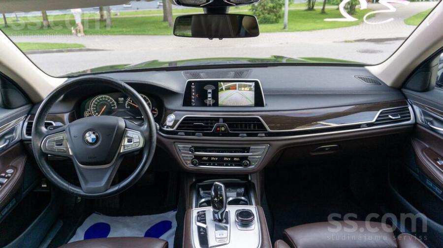 Black BMW 740 2016 in Riga, with an engine capacity of 3.00 L and mileage of 315 thousand km for 20490 €, photo 13 on AUTOMOTO.COM.LV