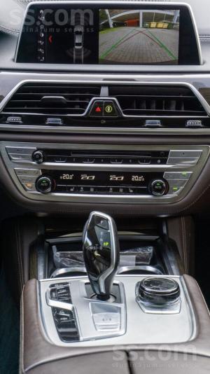 Black BMW 740 2016 in Riga, with an engine capacity of 3.00 L and mileage of 315 thousand km for 20490 €, photo 14 on AUTOMOTO.COM.LV