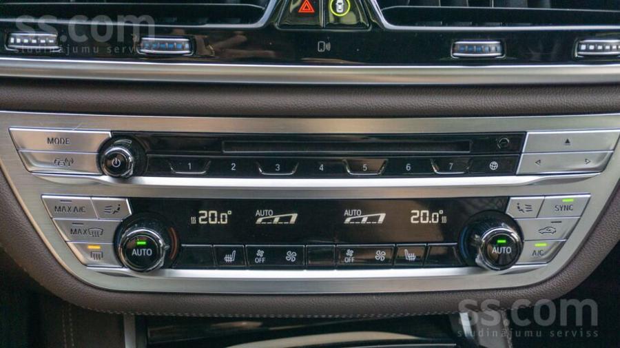 Black BMW 740 2016 in Riga, with an engine capacity of 3.00 L and mileage of 315 thousand km for 20490 €, photo 17 on AUTOMOTO.COM.LV
