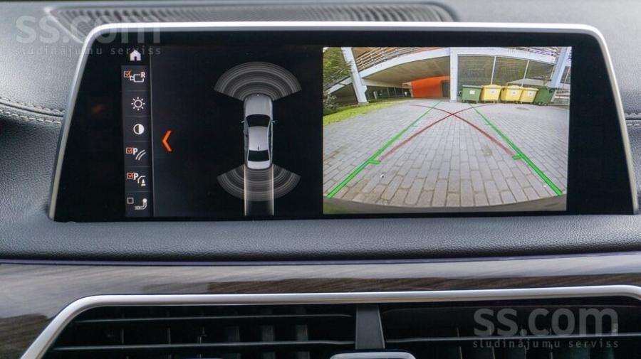 Black BMW 740 2016 in Riga, with an engine capacity of 3.00 L and mileage of 315 thousand km for 20490 €, photo 18 on AUTOMOTO.COM.LV